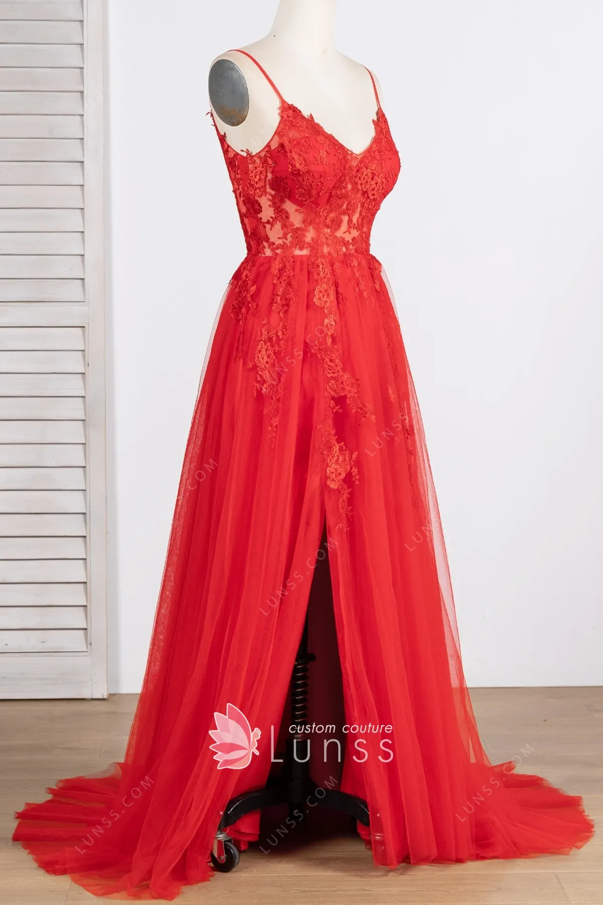 Feminine Illusion Scarlet Red Lace Tulle Slit Formal Gown - Lunss