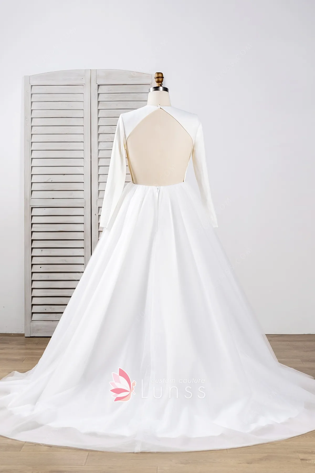 Elegant Ivory Satin and Tulle Plunging Neckline Ball Gown - Lunss