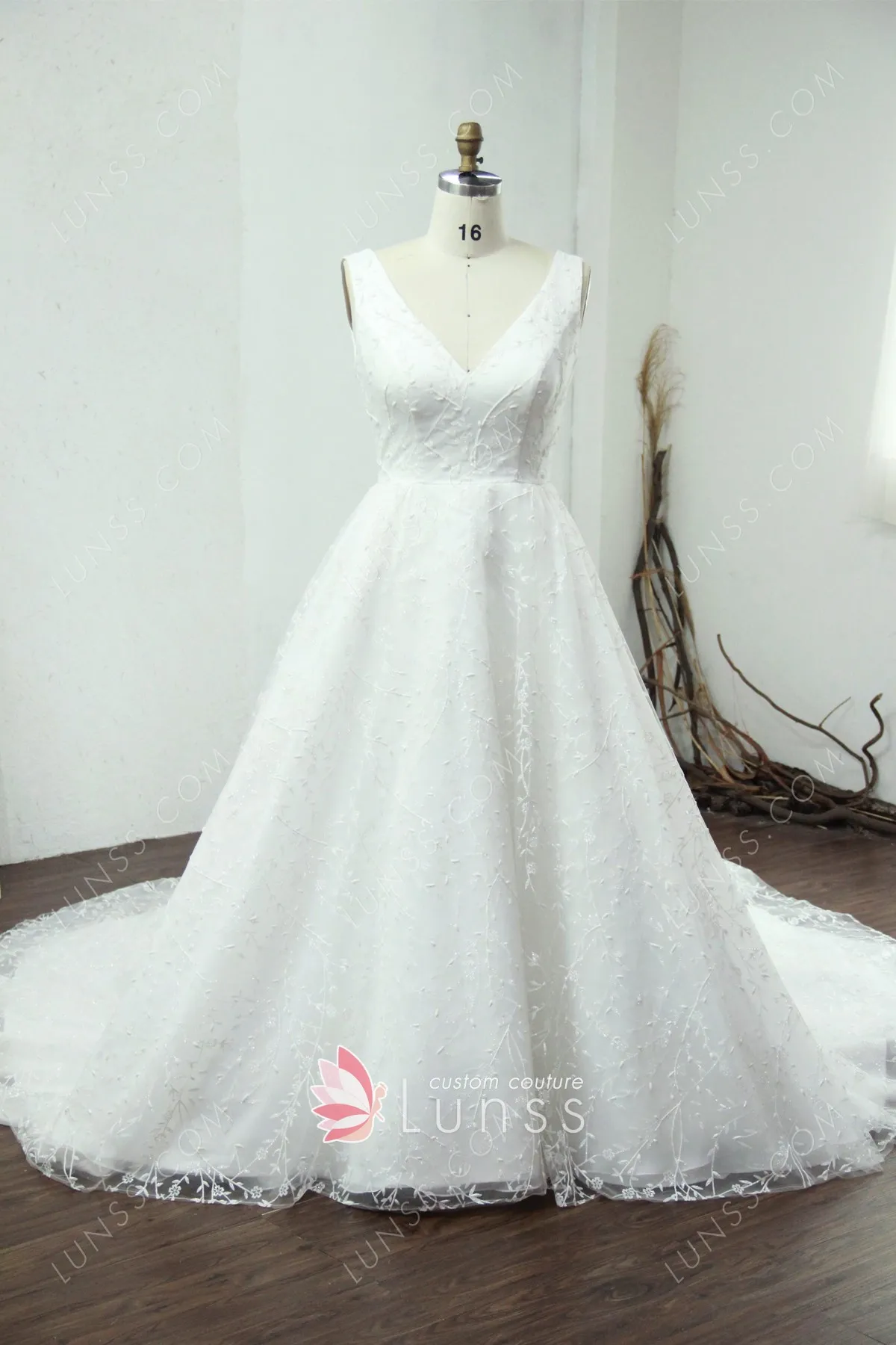 Modern Lace Satin Sleeveless Ball Gown Wedding Dress - Lunss